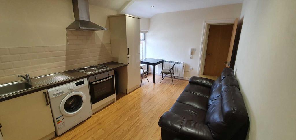 Gordon Road, Cardiff 1 bed flat - £695 pcm (£160 pw)
