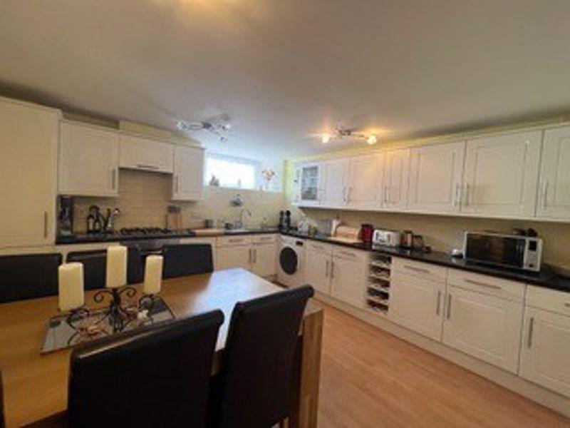 Rowe Street, Torpoint 4 bed end of terrace house - £185,000