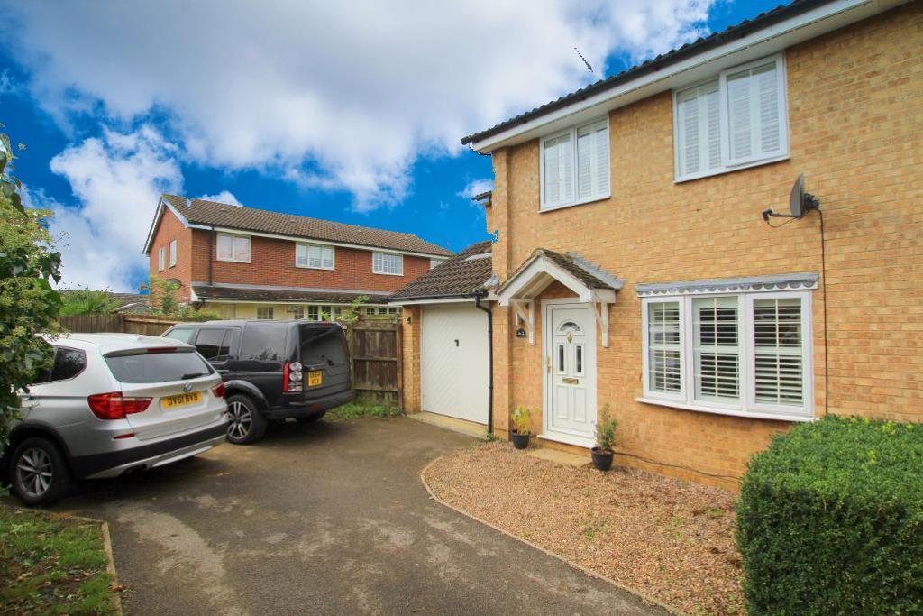 Farm Close, Ampthill, Bedfordshire... 3 bed semi-detached house - £350,000