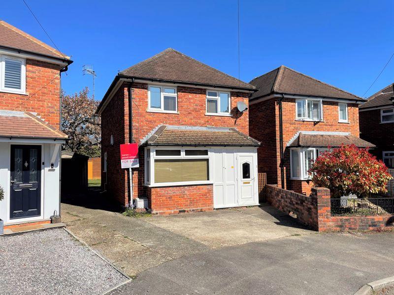 Combe Road, Farncombe 3 bed detached house - £470,000