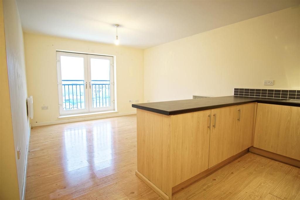2-Bed Flat to Let in Kayley House... 2 bed block of apartments - £475 ...