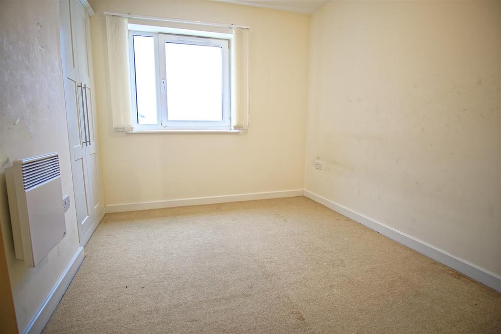 2-Bed Flat to Let in Kayley House... 2 bed block of apartments - £475 ...