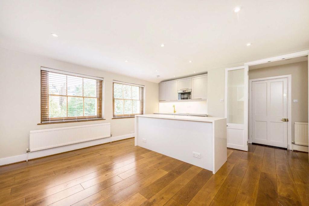Victoria Rise, Clapham Old Town... 3 bed flat - £2,150 pcm (£496 pw)