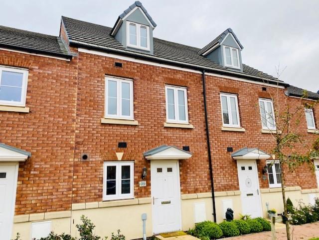 Stryd Bennett, Llanelli 3 bed townhouse - £695 pcm (£160 pw)