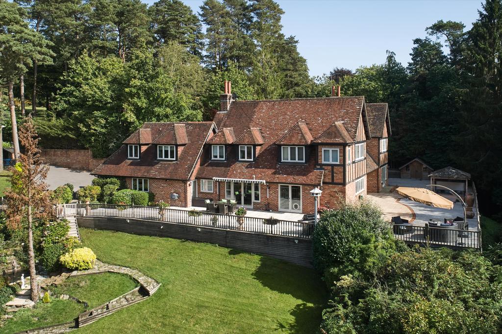Churt Road, Hindhead, Surrey, GU26 5 bed detached house - £2,400,000