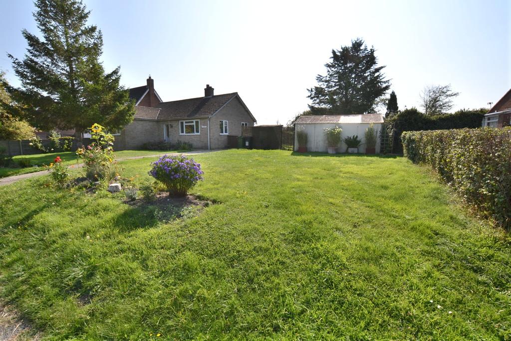 Carleton Rode 3 bed detached bungalow - £220,000