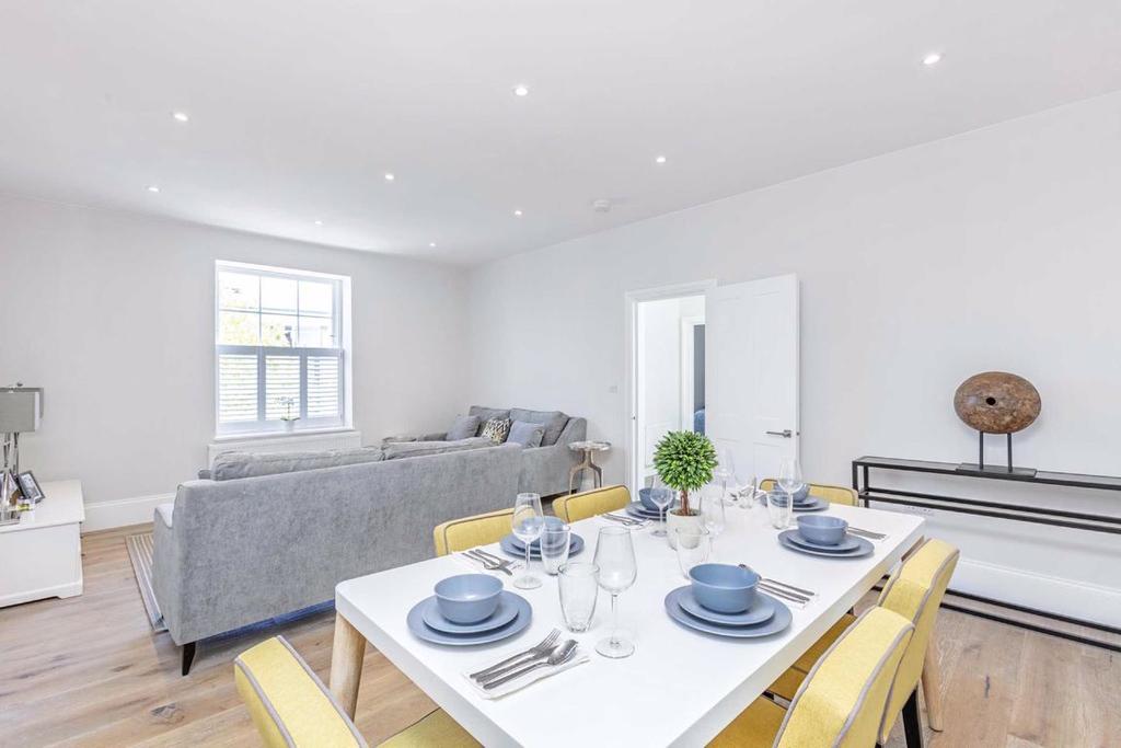 Balham Grove, Balham, London 3 bed flat - £2,900 pcm (£669 pw)