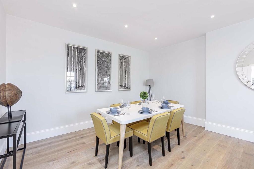 Balham Grove, Balham, London 3 bed flat - £2,900 pcm (£669 pw)