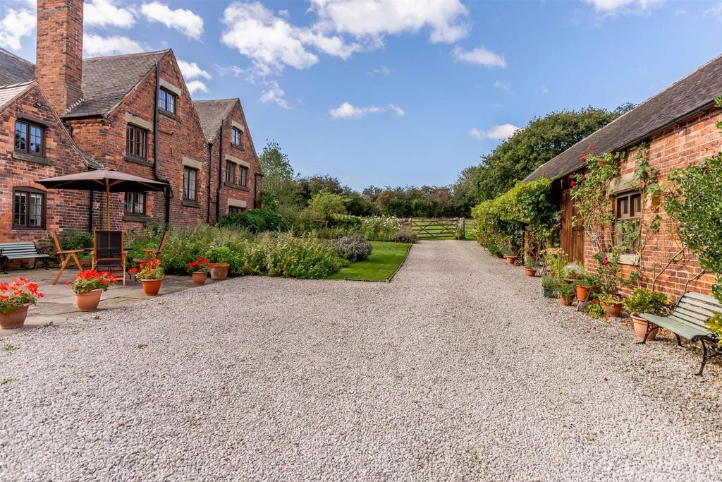 Hammersmith, Ripley, Derbyshire 5 bed detached house for sale - £800,000