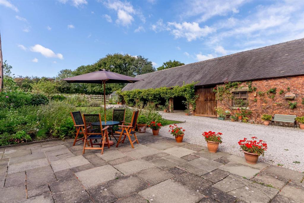 Hammersmith, Ripley, Derbyshire 5 bed detached house - £800,000