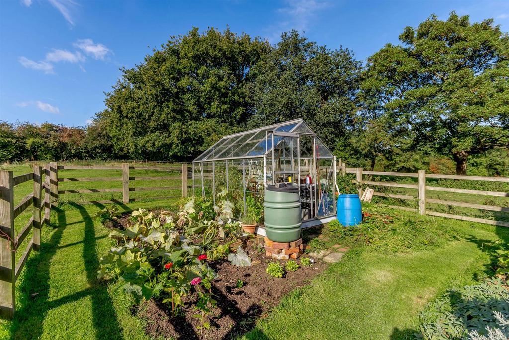 Hammersmith, Ripley, Derbyshire 5 bed detached house - £800,000