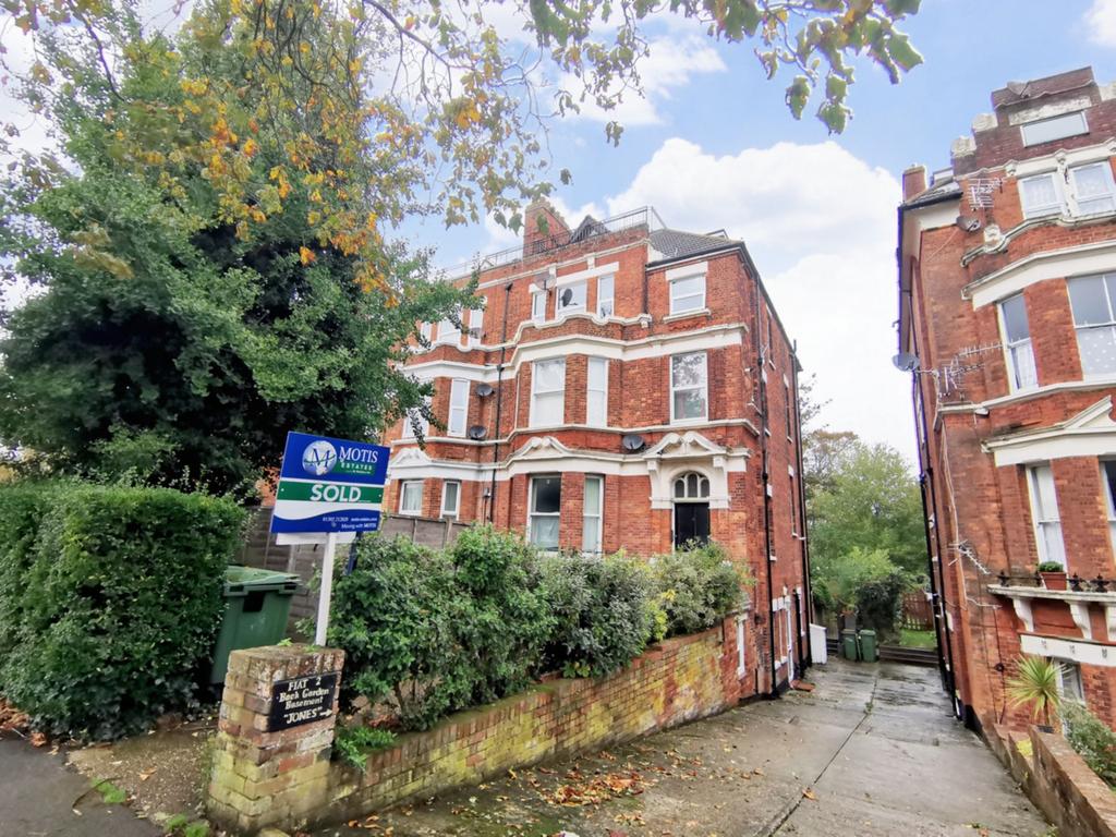 Shorncliffe Road, Folkestone, CT20 1 bed flat - £140,000