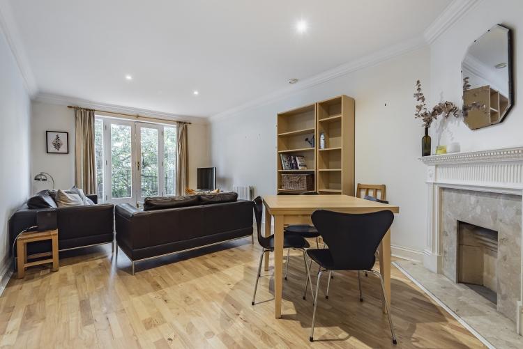 Wimbledon Hill Road London SW19 2 bed flat - £1,700 pcm (£392 pw)