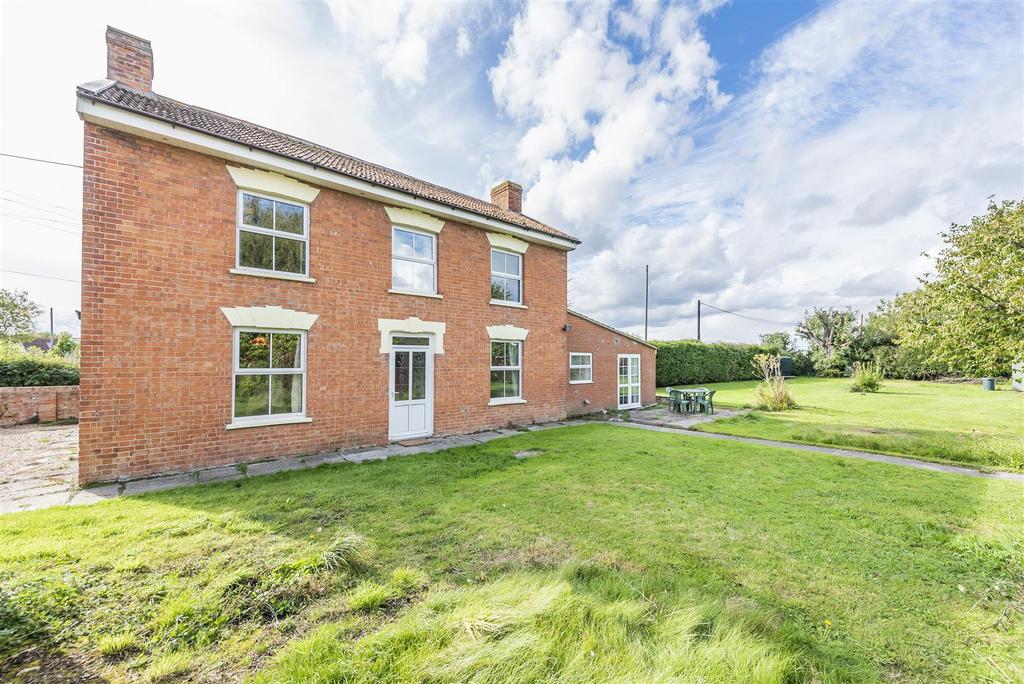 Stathe Road, Burrowbridge 0.25 Acre 4 bed detached house - £425,000