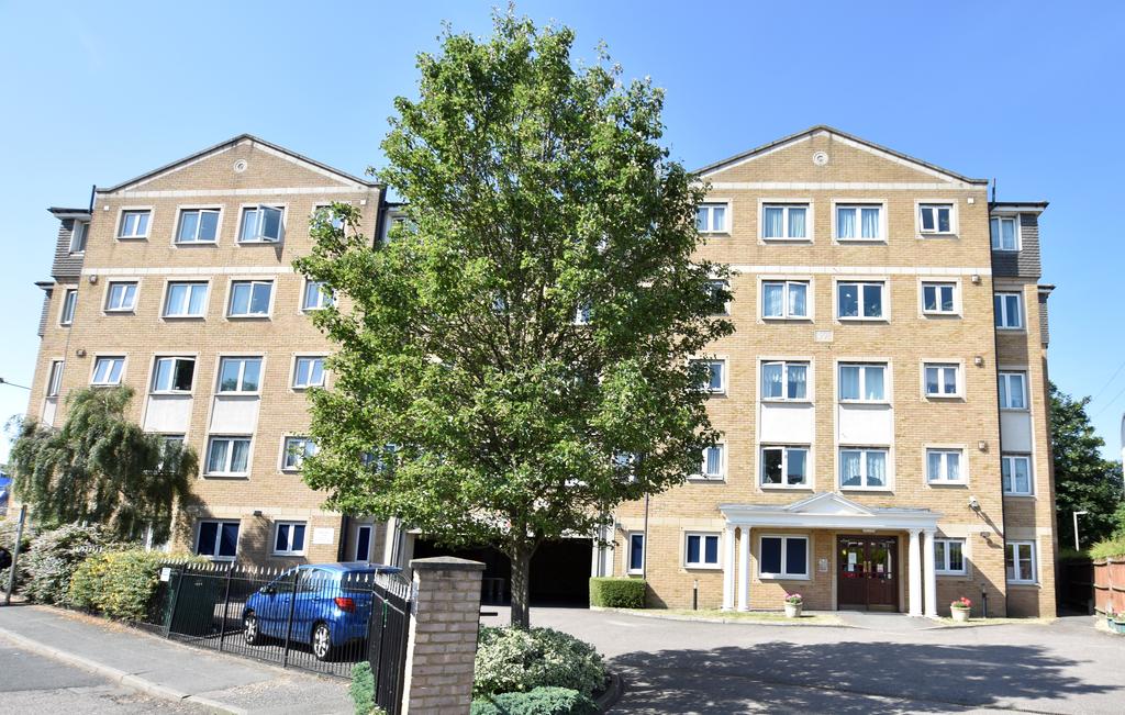 Felbridge Court, High Street... 2 bed flat - £165,000