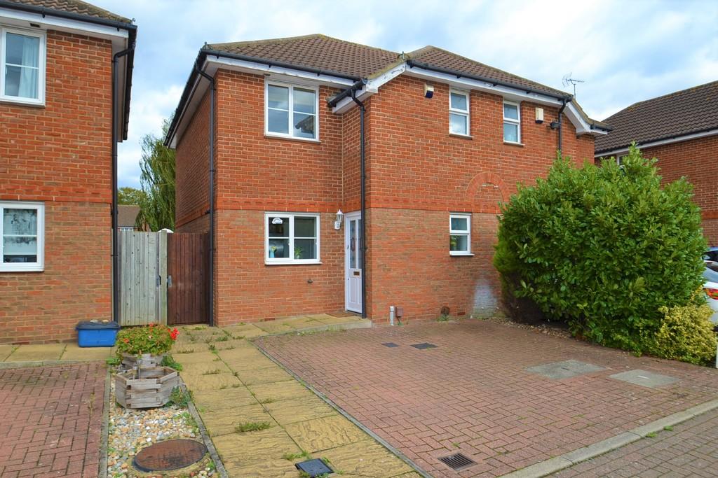 Beechfield Close, Borehamwood 3 bed semi-detached house - £439,950