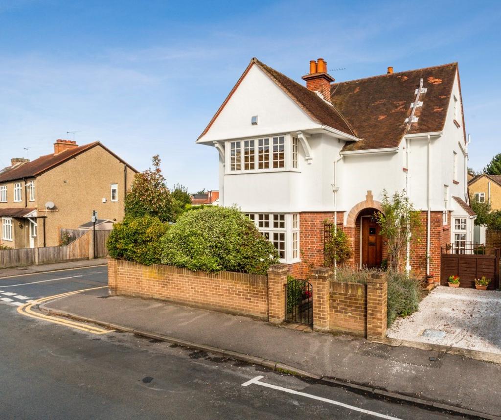 Springfield Road, Windsor, Berkshire... 5 bed detached house - £1,175,000