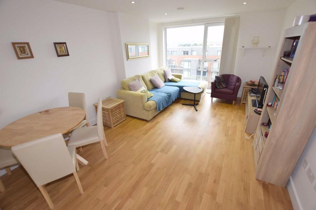 Zenith Close, Colindale, London, NW9 2 bed flat - £1,300 pcm (£300 pw)