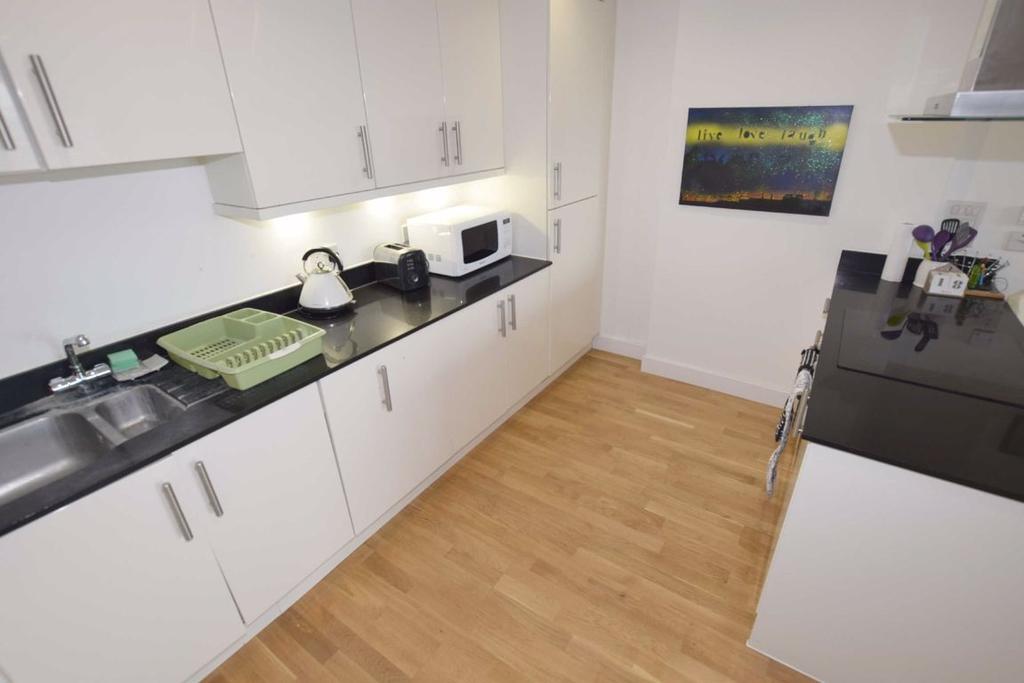 Zenith Close, Colindale, London, NW9 2 bed flat - £1,300 pcm (£300 pw)