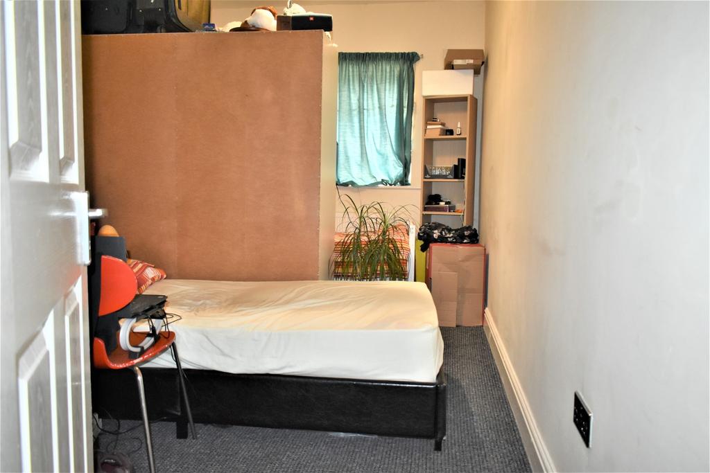 Sharrow Vale High Wycombe 1 bed flat - £850 pcm (£196 pw)