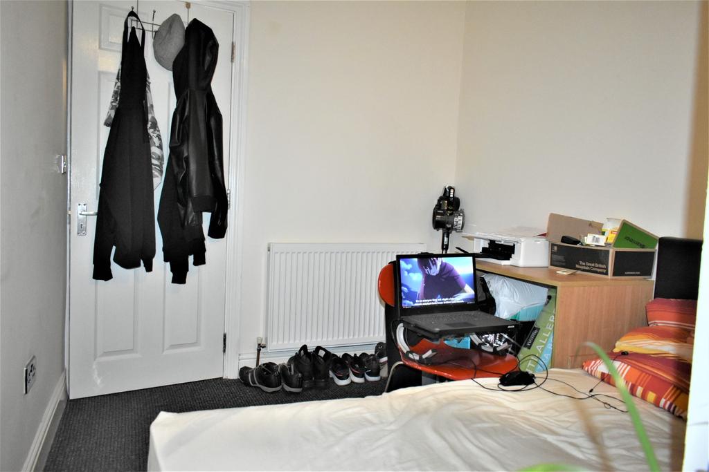 Sharrow Vale High Wycombe 1 bed flat - £850 pcm (£196 pw)