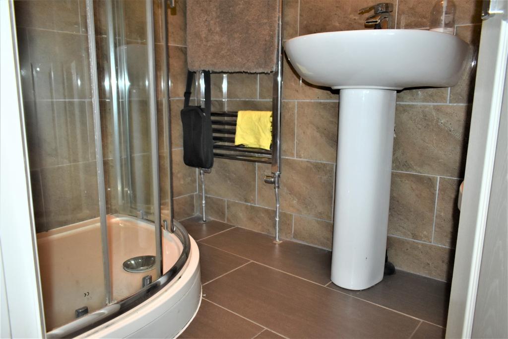 Sharrow Vale High Wycombe 1 bed flat - £850 pcm (£196 pw)