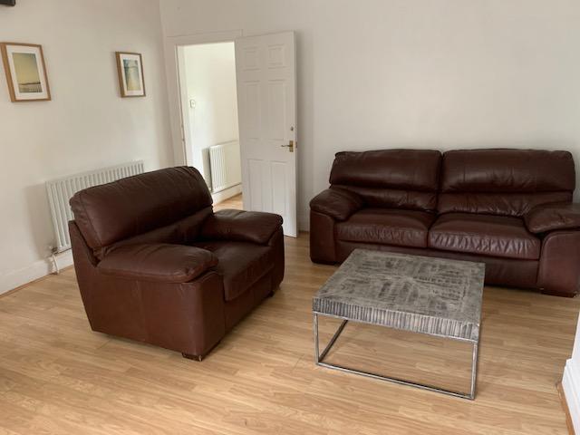 Alness Road, M16 8HW 1 bed flat - £800 pcm (£185 pw)