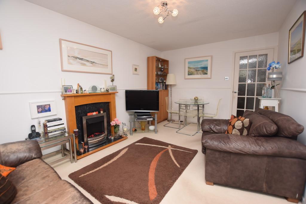Huntingtower Crescent, Perth 2 bed semi-detached bungalow - £145,000