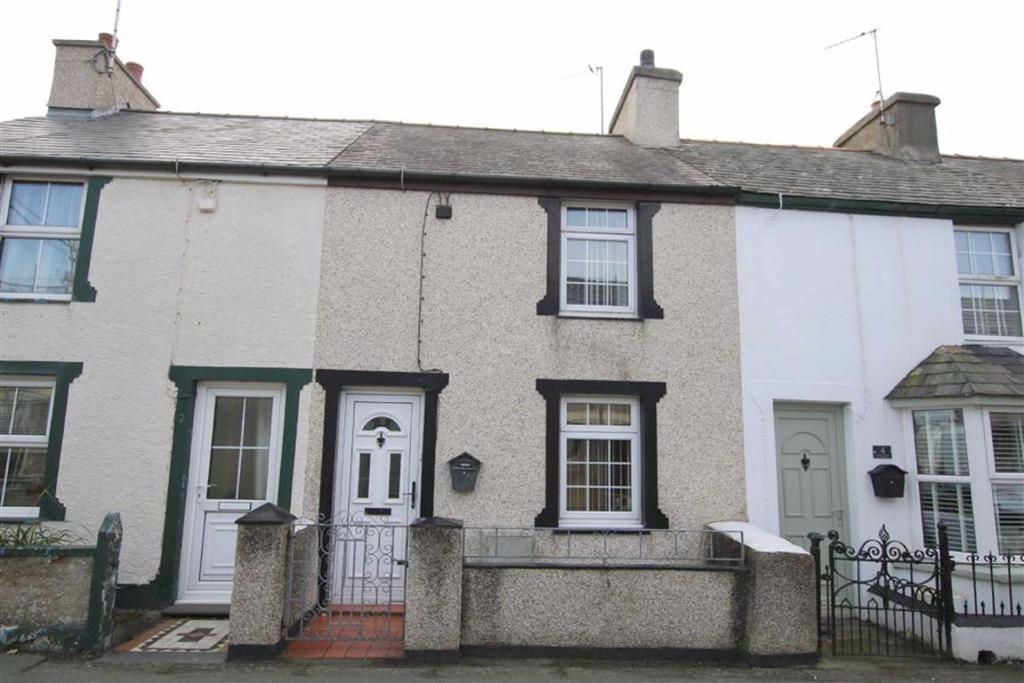 Field Street, Valley, Anglesey, LL65 2 bed terraced house - £110,000