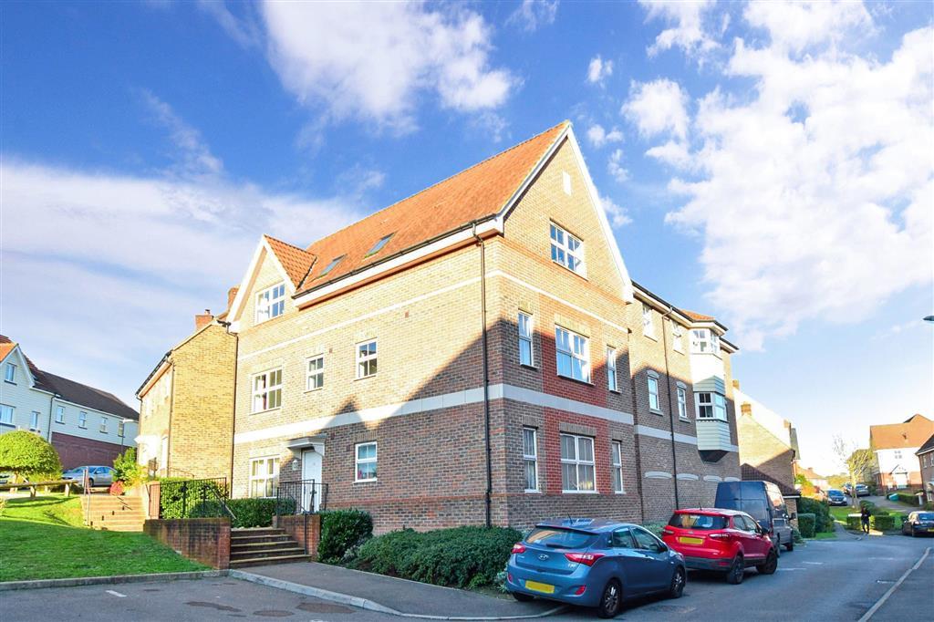 Harwood Close, Codmore Hill, West Sussex 2 bed flat - £199,950