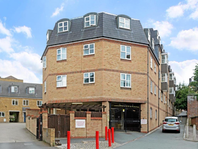 Darwin Court, Rochester, Kent, ME1 1 bed apartment - £750 pcm (£173 pw)