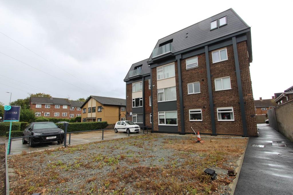 High Road, Benfleet 2 bed flat - £1,150 pcm (£265 pw)