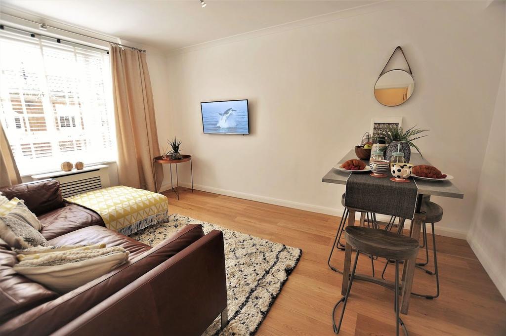 Swan Court, Chelsea Manor Street, London 1 bed flat - £1,928 pcm (£445 pw)