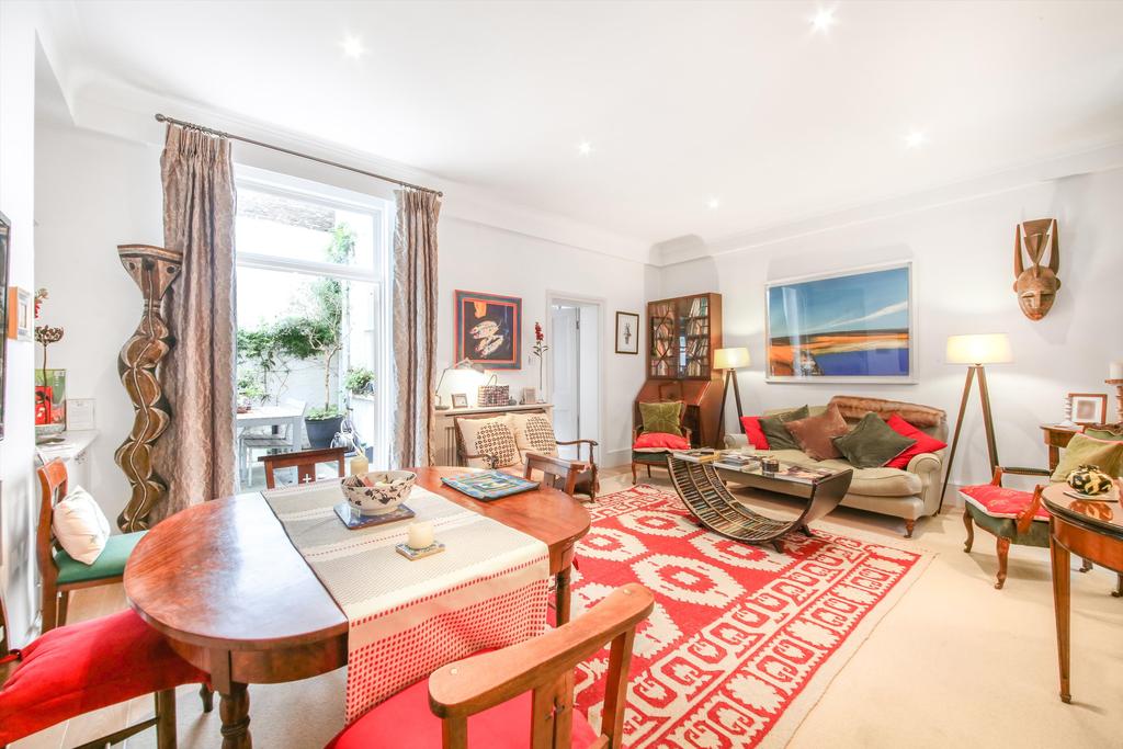 Redcliffe Square, Chelsea, London, SW10 3 bed flat - £3,445 pcm (£795 pw)