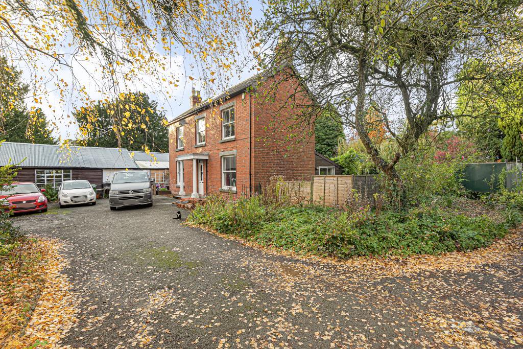 Docklow, Herefordshire, HR6 4 bed detached house - £425,000
