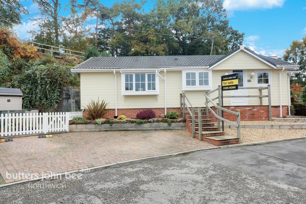 Eddisbury Hill, NORTHWICH 2 bed park home - £170,000