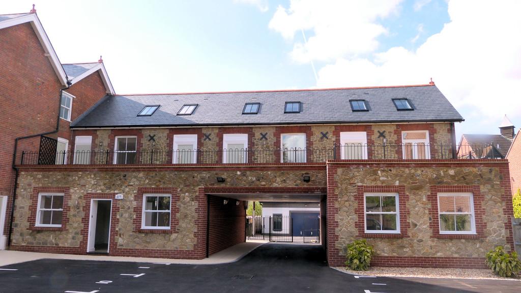 Station Road, Liphook 2 bed apartment - £230,000