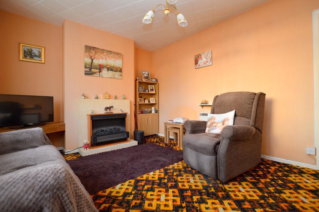 Runfold Avenue, Runfold, Luton... 2 bed semi-detached house - £200,000