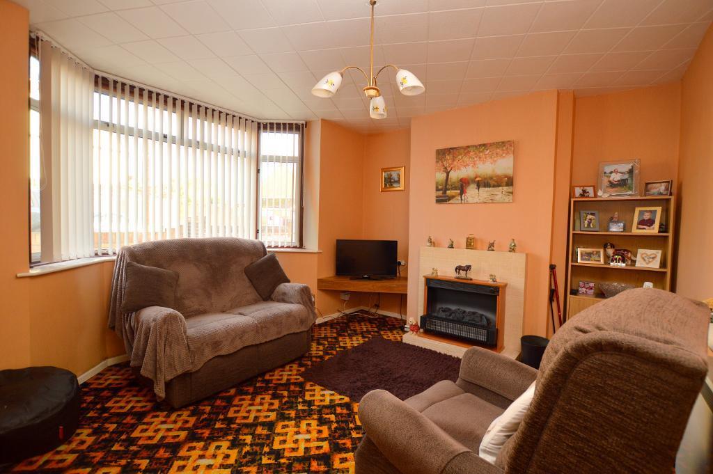 Runfold Avenue, Runfold, Luton, Bedfordshire, LU3 2EJ 2 bed semi ...