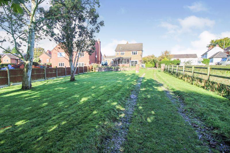 The Common, Dilhorne, Staffordshire... 3 bed detached house - £325,000