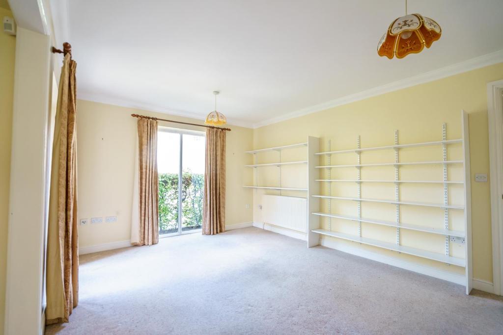 Fishergate Court, Blue Bridge Lane, York 2 bed apartment - £280,000