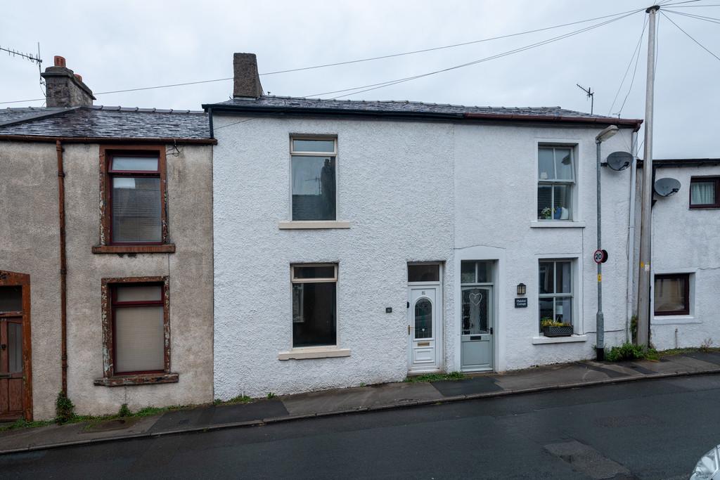 North Road, Carnforth, Lancashire... 2 bed terraced house - £135,000