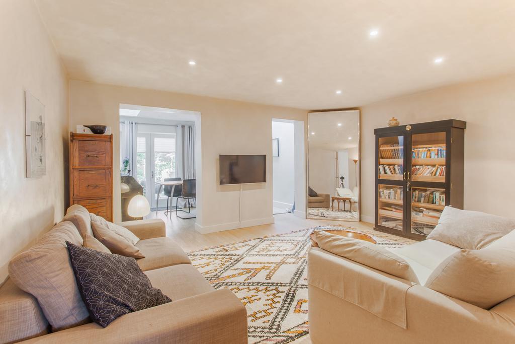 Rectory Square, E1 3 bed terraced house - £780,000
