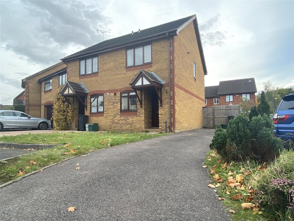 Long Mead, Yate, Bristol... 2 bed end of terrace house - £900 pcm (£208 pw)