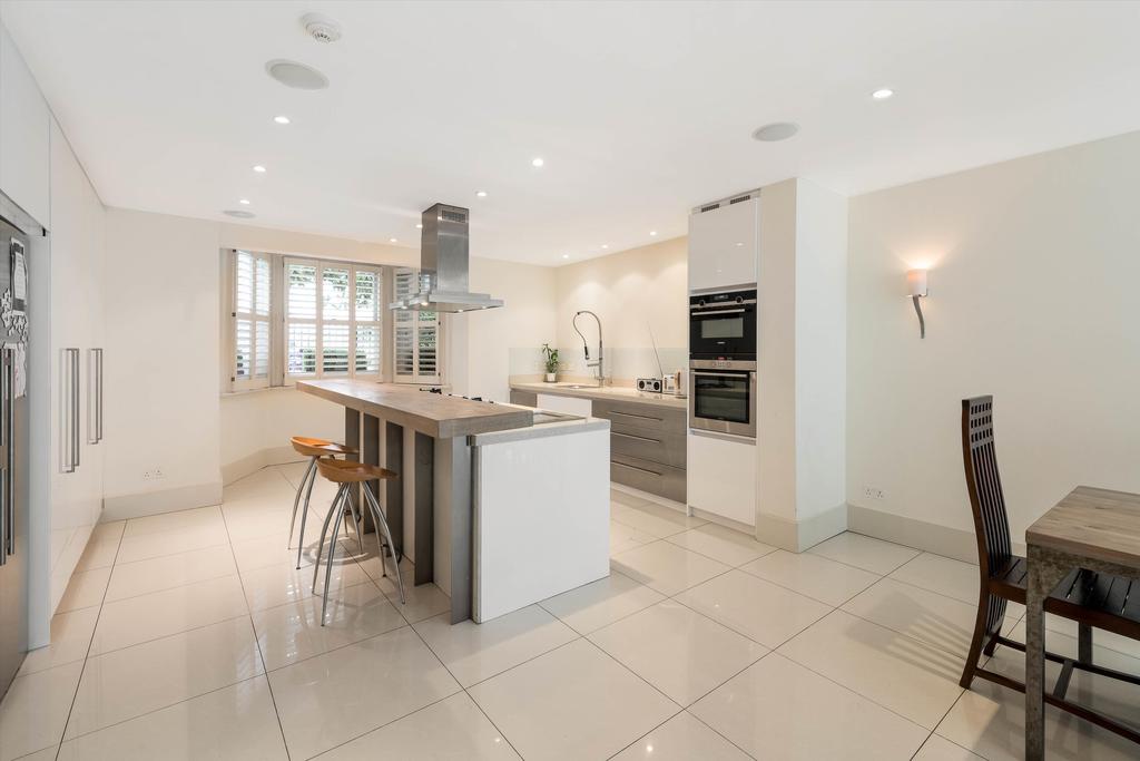 Victoria Road, London, W8 5 bed terraced house - £17,333 pcm (£4,000 pw)