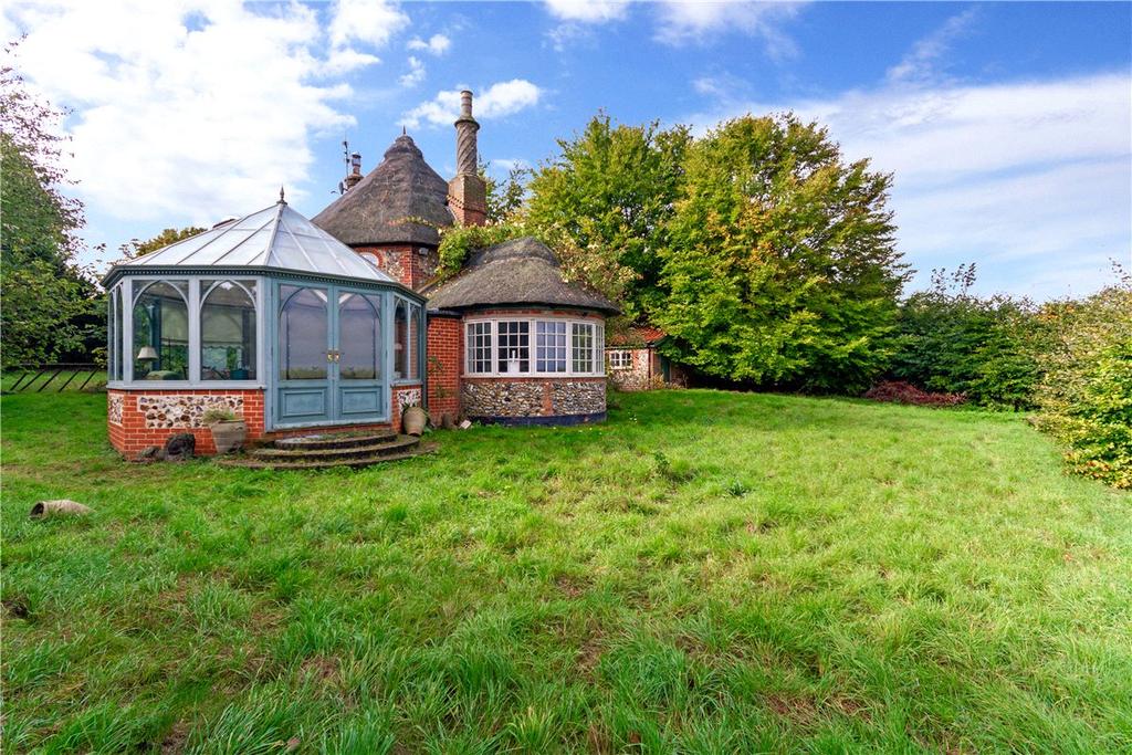Cropley Grove, Ousden, Newmarket... 2 bed detached house - £495,000