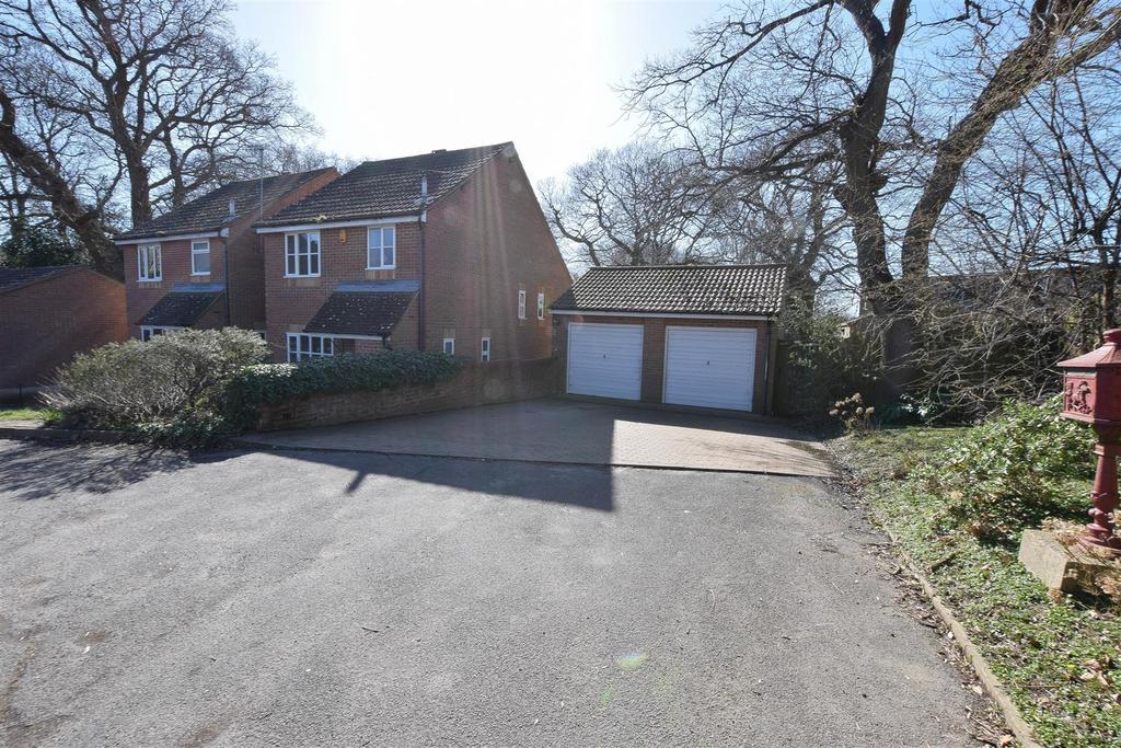 Drapers Way, St. Leonards-On-Sea 3 bed detached house - £300,000
