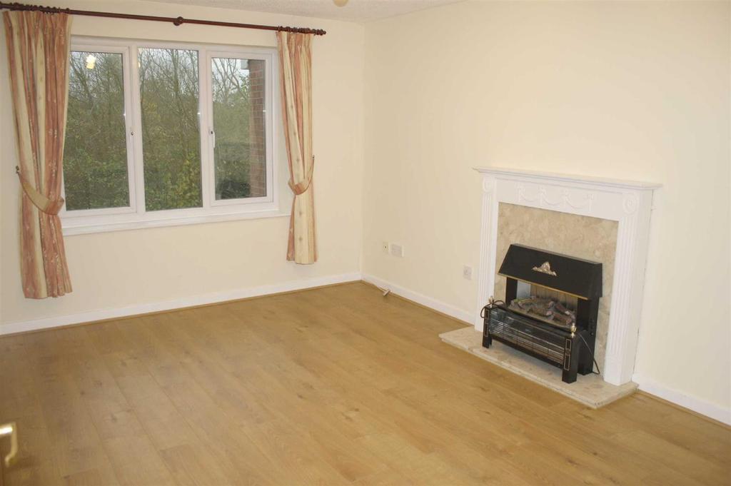 Rectory Road, Redditch 2 bed maisonette - £125,000