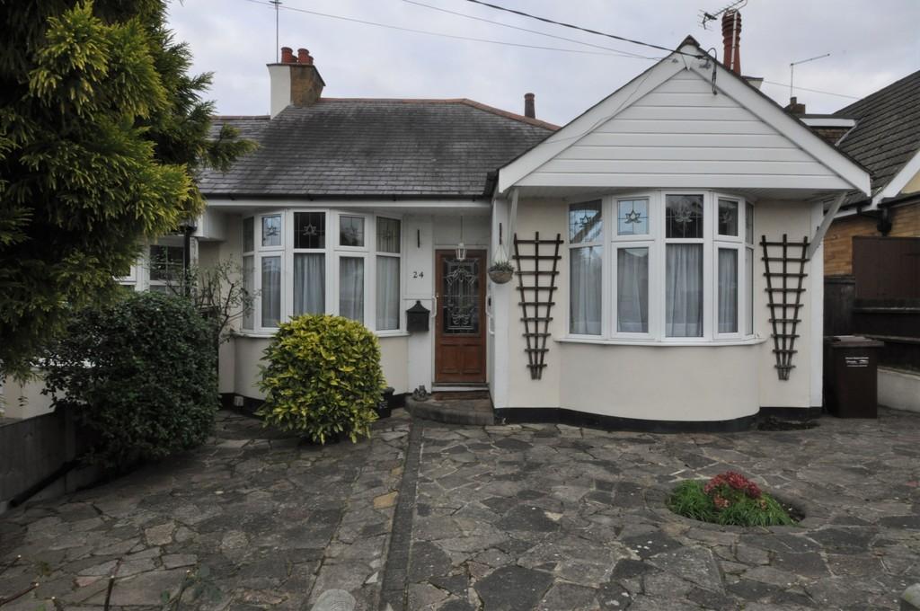 Broughton Road, Hadleigh 2 bed semi-detached bungalow - £1,200 pcm (£ ...