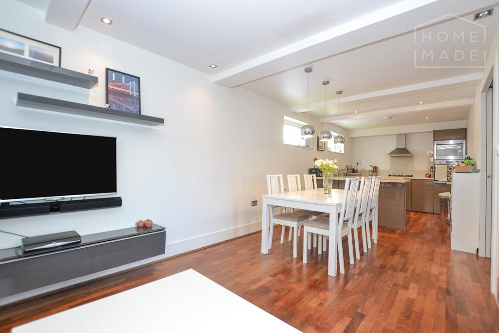 Falcon Grove, Clapham Junction, SW11 2 bed mews - £2,208 pcm (£510 pw)